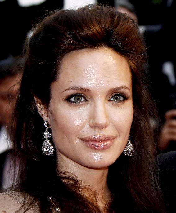 Angelina, Mai Strălucitoare Ca Niciodată! | Libertatea