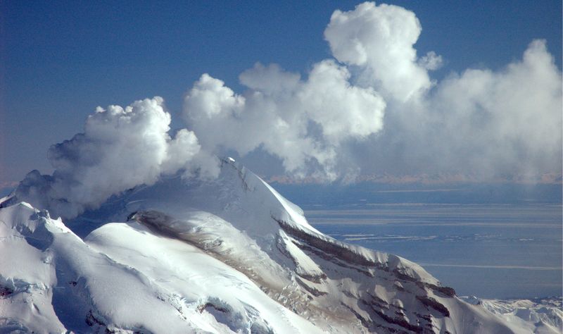 Unul Dintre Cei Mai Mari Vulcani Din Alaska A început Să Erupă | Libertatea