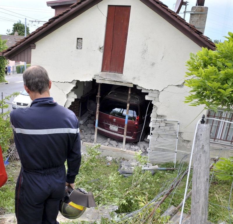 S-a Trezit Cu O Dubă în Pat | Libertatea