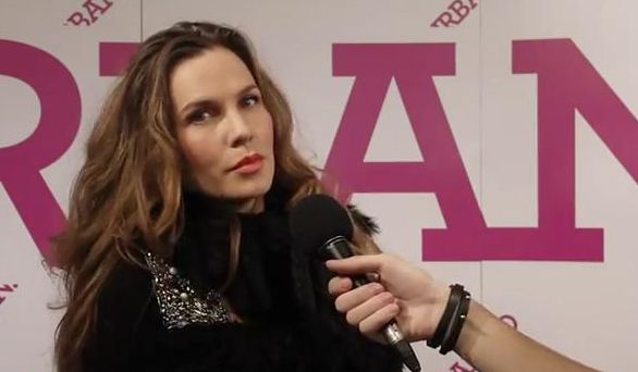 Anna Lesko: "Toată Lumea Vrea Să Fie Sexy şi Să Fie Dezbrăcată" | Video ...