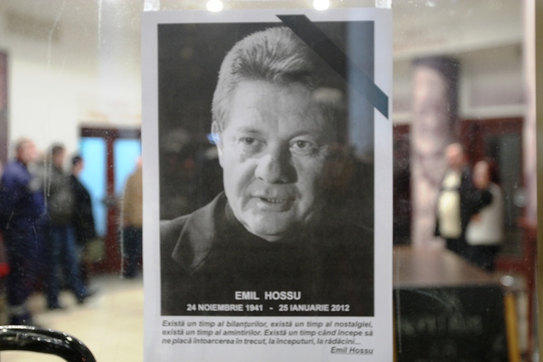 Trupul Neînsufleţit Al Actorului Emil Hossu A Fost Ridicat De La ...