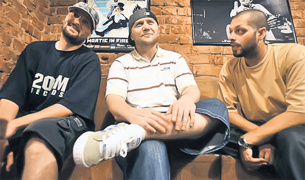 Paraziţii Continuă Războiul Cu Guess Who, într-un Concert Exploziv ...