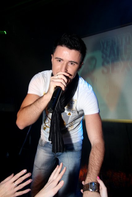 Mario Bischin A Reinventat "MACARENA", O Melodie Care Face SENZAŢIE în ...