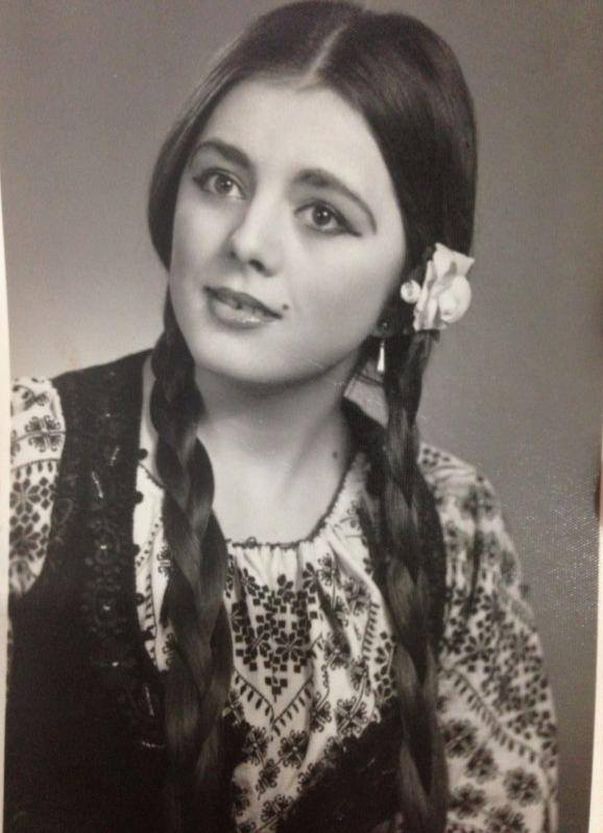 Este Mama Unei Celebre Artiste De La Noi! Ce Zici, Fiica I-a Moştenit ...