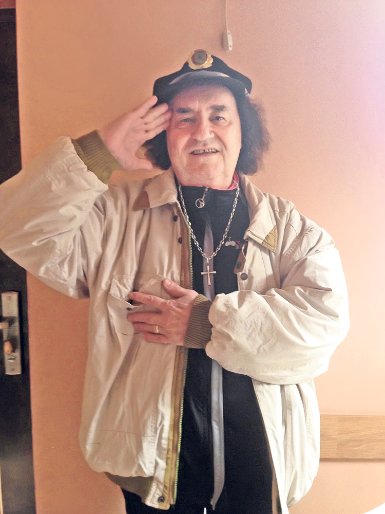 Înainte învârtea Banii Cu Lopata, Dar Acum Trăiește Dintr-o Pensie ...