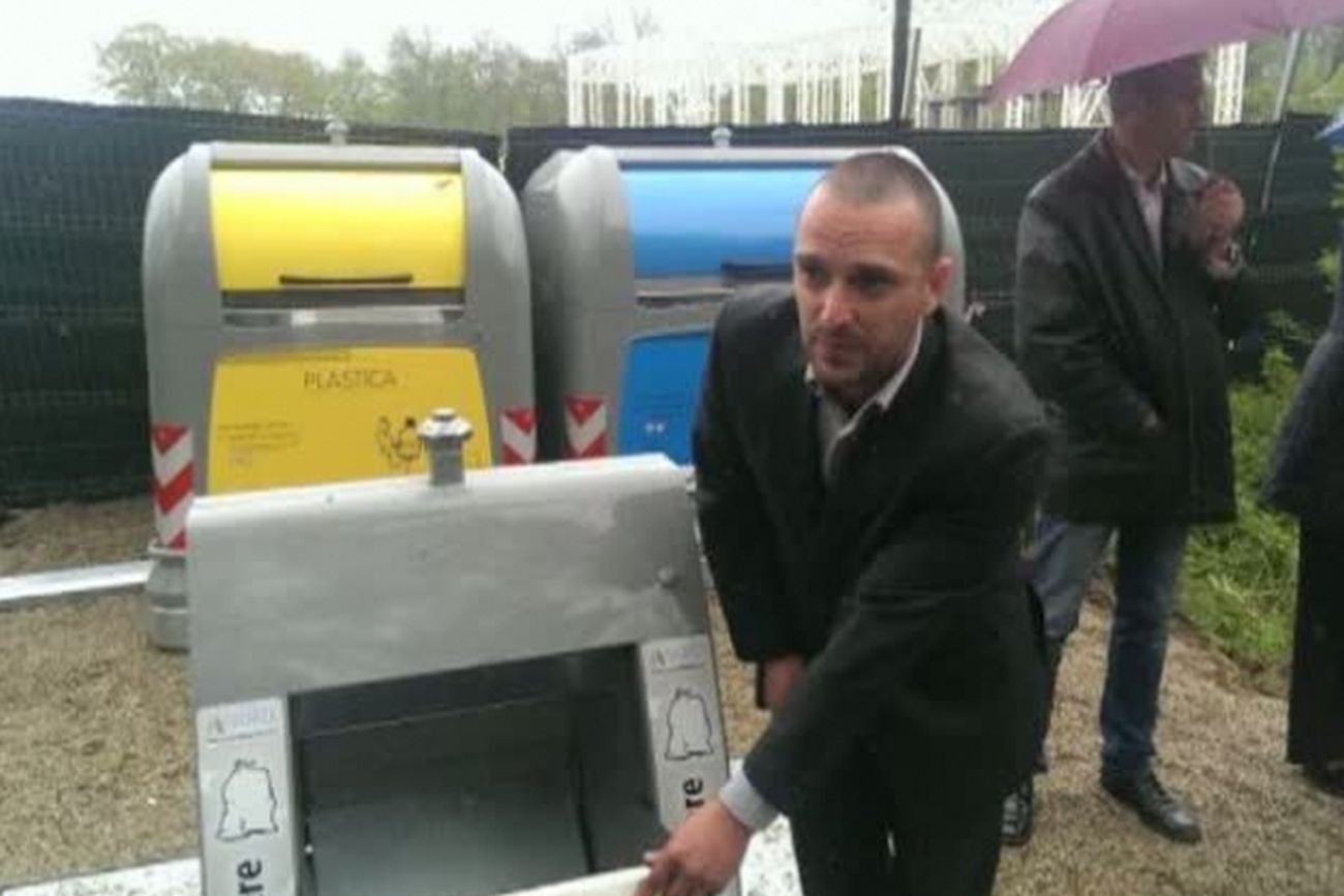 INCREDIBIL! COSTUMUL ŞI CRAVATA, ŢINUTĂ OBLIGATORIE PENTRU GUNOIERI ...