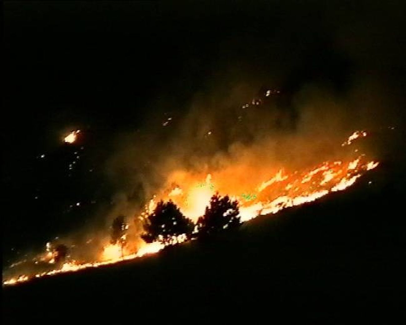 INCENDIU DE PĂDURE ÎN HUNEDOARA! Hectare întregi Au Ars în MASIVUL ...