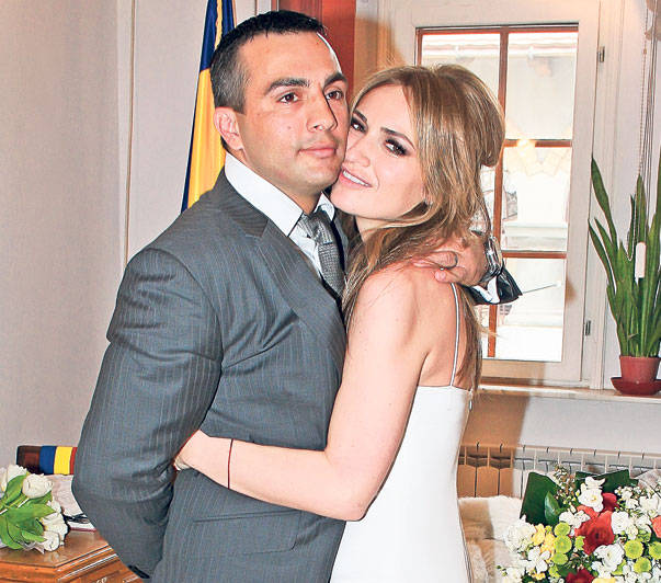 Maria Marinescu A Divortat, Dar Nu întrerupe Legătura Cu Soțul Arestat ...