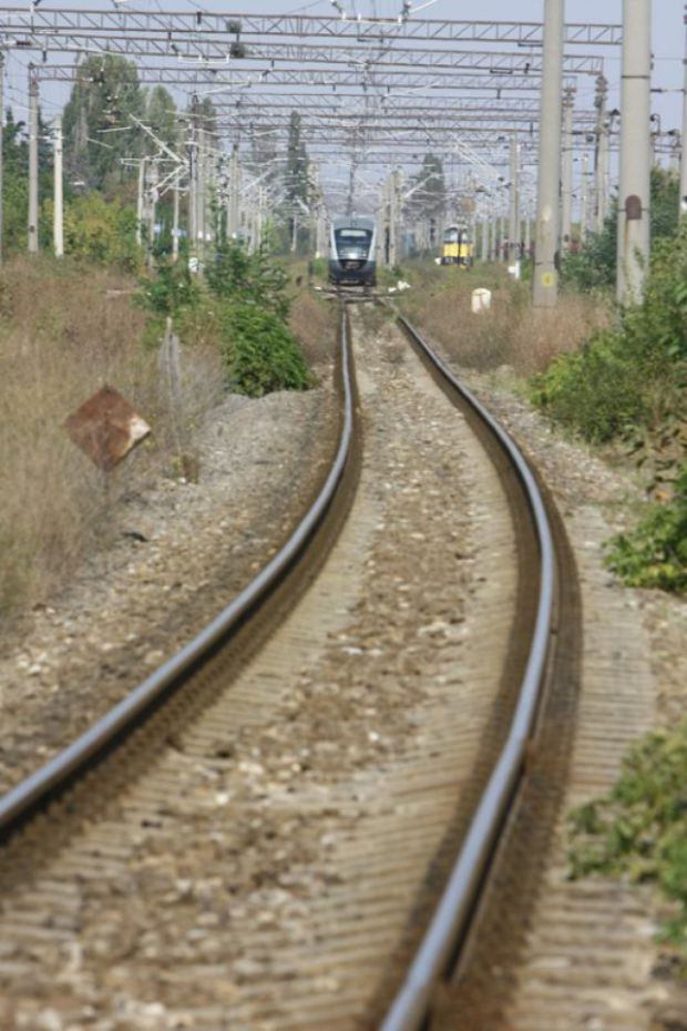 Locomotiva Unui Tren De Persoane A Luat Foc. Trenul Circula Pe Ruta ...