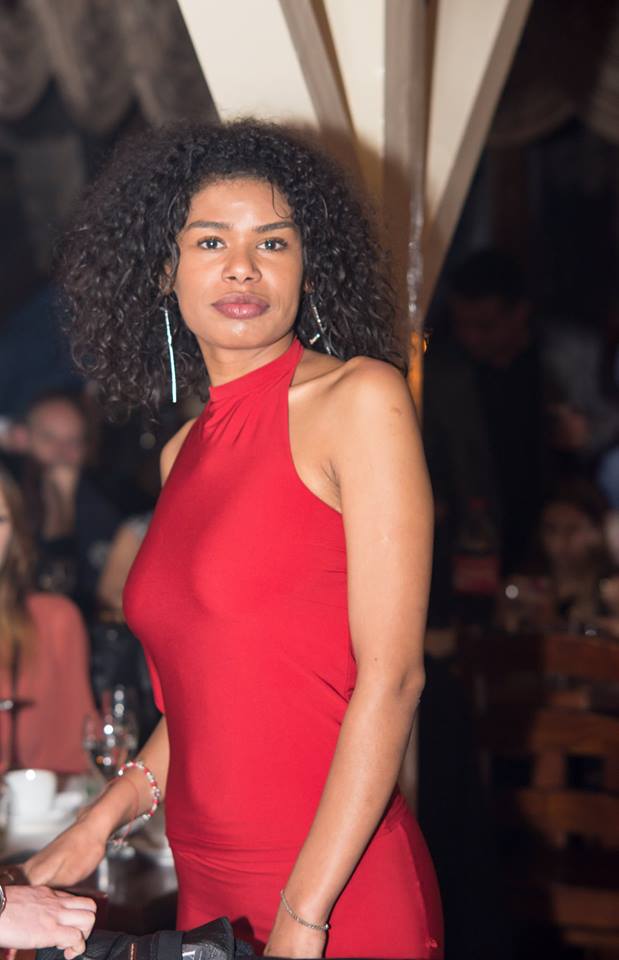 Mulatra Rose, în Doliu. A Murit...răceală. Avea Doar 17 Ani | Libertatea