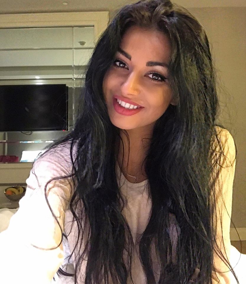 Ce face Elena Ionescu, ex-Mandinga, in camera de hotel. "Nu vrei sa te ...