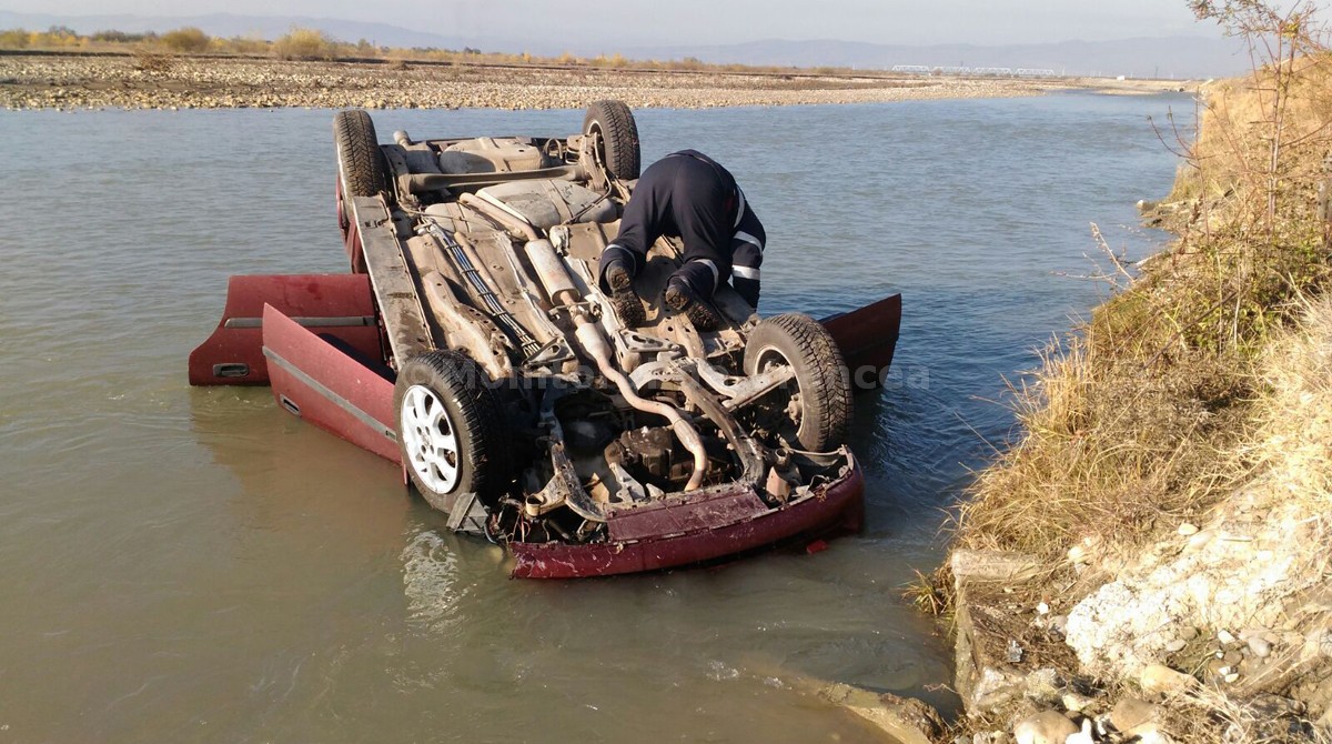 O Femeie S-a Răsturnat Cu Mașina în Râul Putna | Libertatea