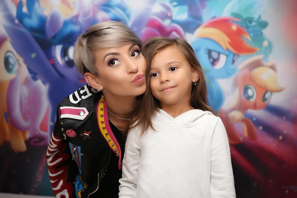 Giulia O Lasă Pe Fiica Ei Să-și Facă Tatuaj Până Să Devină Majoră ...