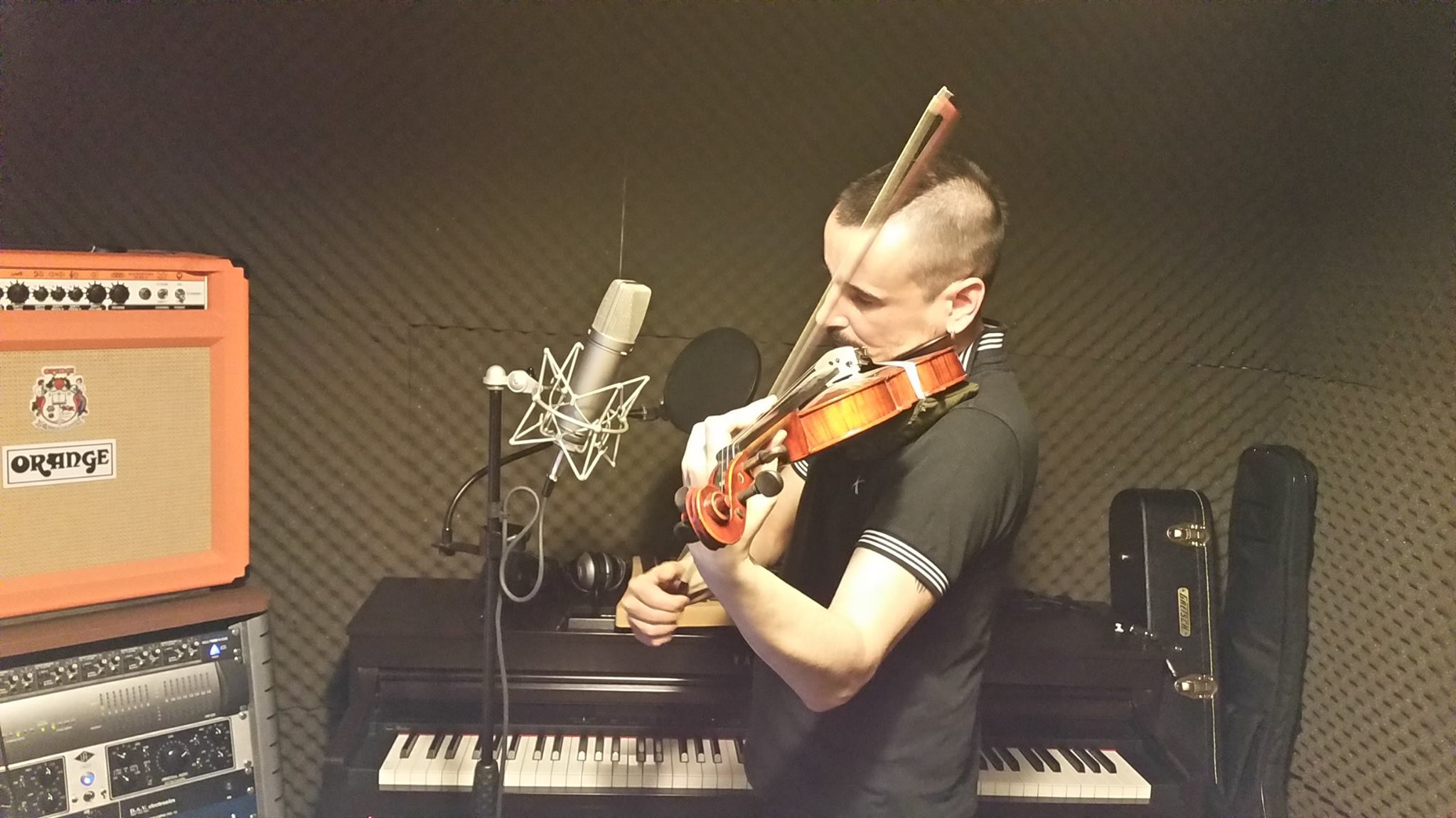 Compozitorul Pieselor Zurli, Cornel Sorian Este în Top 5 Pe Amazon ...