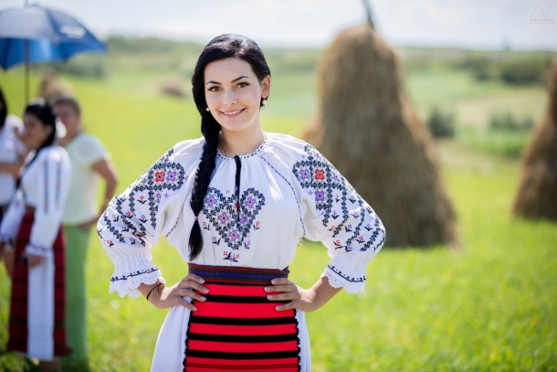 Artista De Muzică Populară Roberta Opre, Bătută Crunt | Libertatea