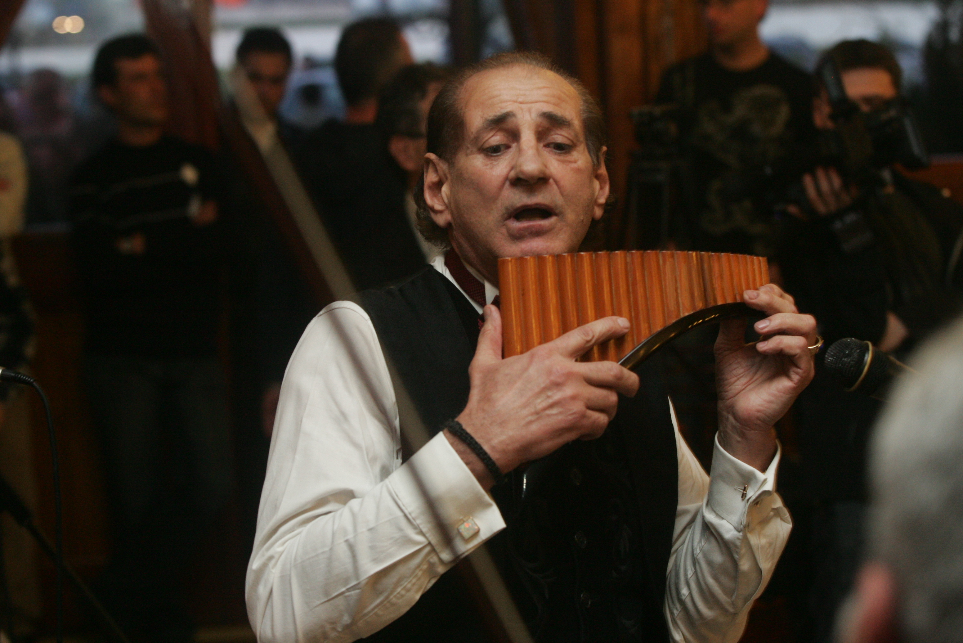 Gheorghe Zamfir Primește Vizite Ale Fanilor Din Toată Lumea | Libertatea