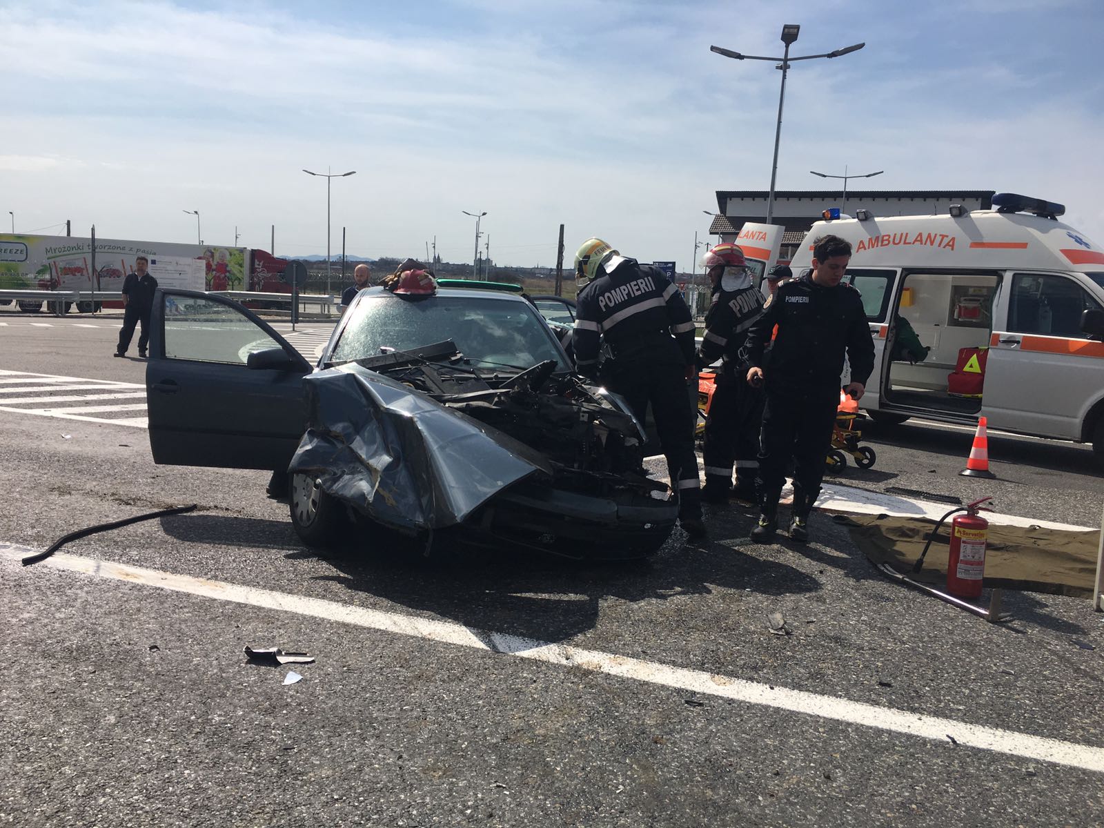 Accident Pe Centura Orașului Lugoj. Cinci Oameni Au Ajuns La Spital ...