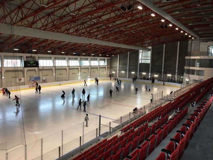 A Fost Inaugurat Cel Mai Modern Patinoar Artificial Acoperit Din țară ...