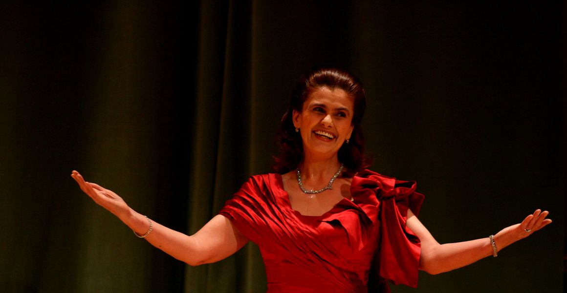 Câți Bani Are Soprana Felicia Filip în Conturi. Încasează 3.700 De Euro ...