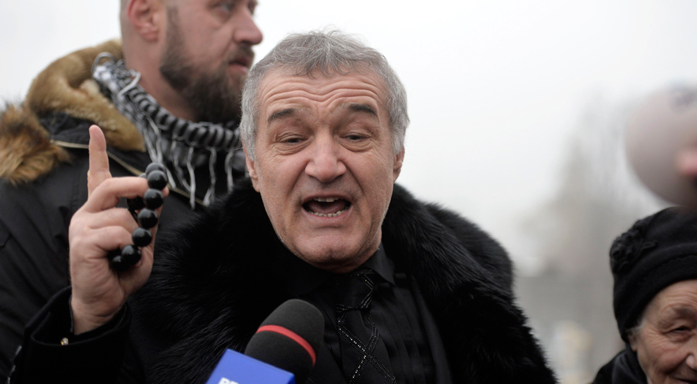 Gigi Becali A început Să Se Laude Chiar în Timpul Slujbei De Sfințire ...