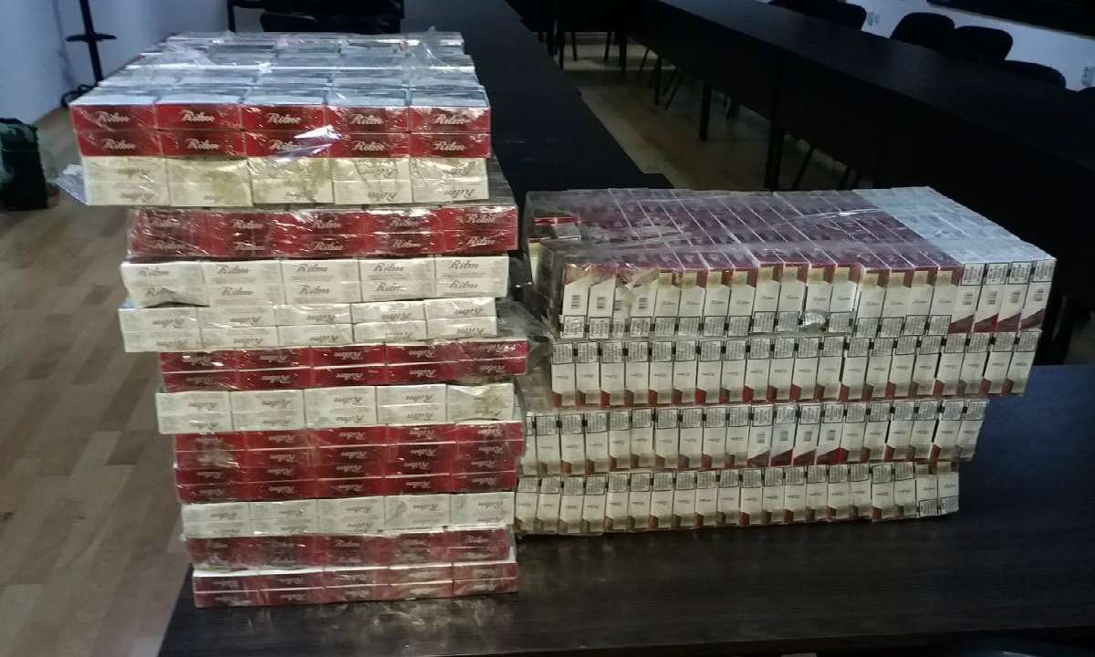 Femeie Prinsă Cu 6.000 De țigări, La Frontiera Din Vaslui Cu Republica ...