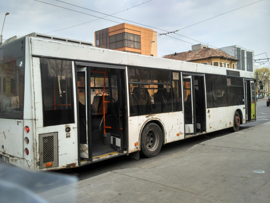 Adolescent Lovit De Un Autobuz în Cluj-Napoca. Manevra șoferului ...