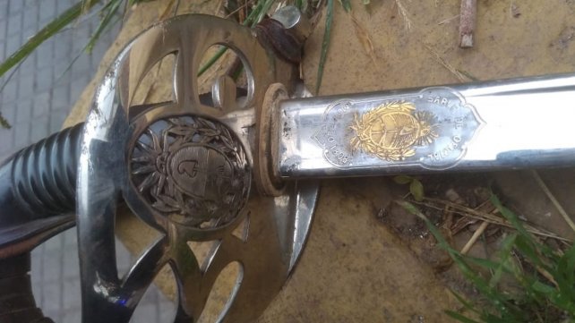 Un Băiat De 12 Ani Din Germania A Găsit în Pădure O Sabie Din Secolul ...