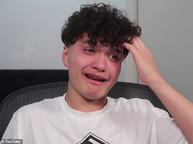 Youtuber Cu 2 Milioane De Abonați Interzicere Pe Viață La Fortnite ...