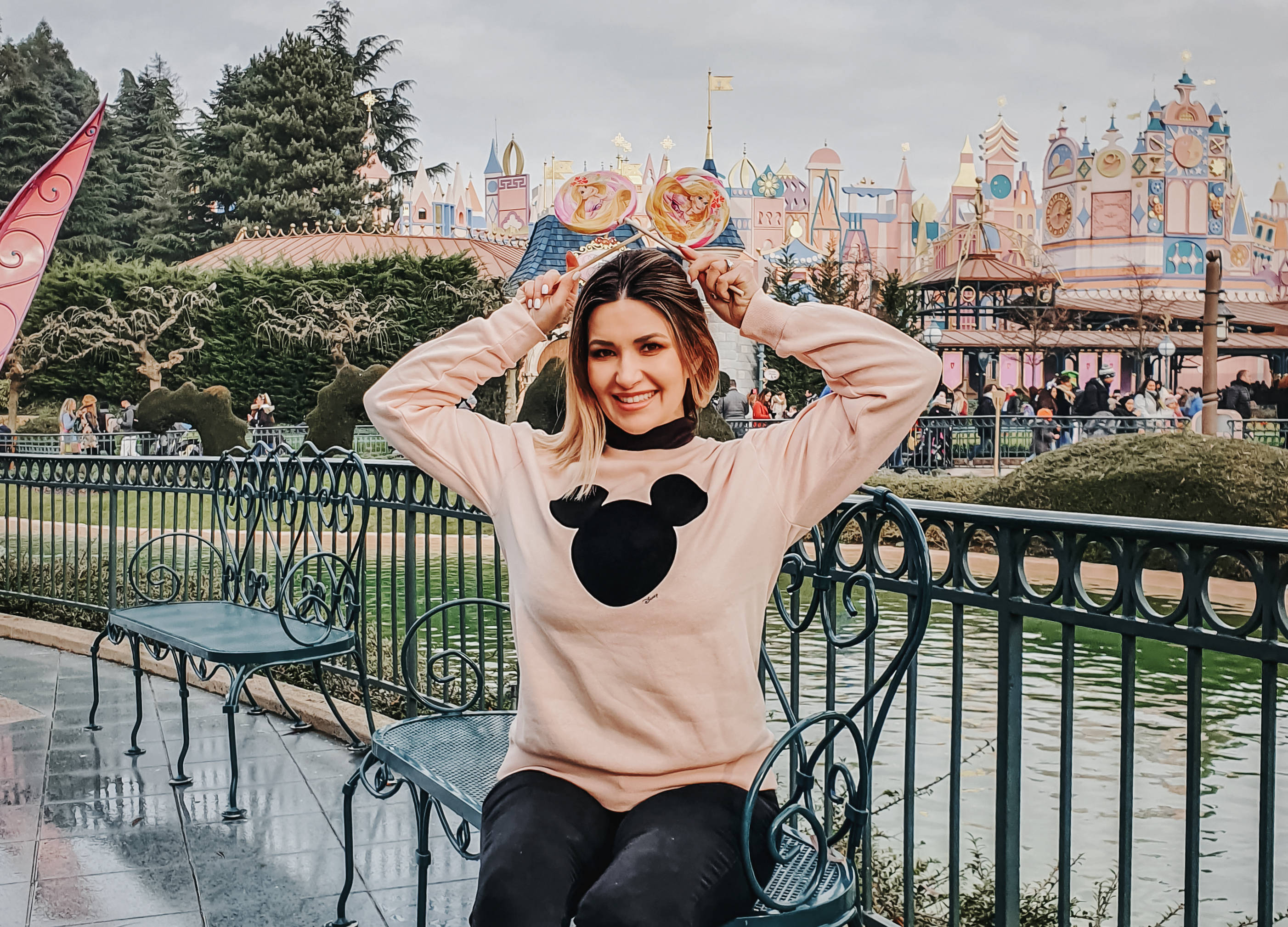 Ela Crăciun și-a Dus Fetița La Disneyland. Alesia împlinește 8 Ani ...