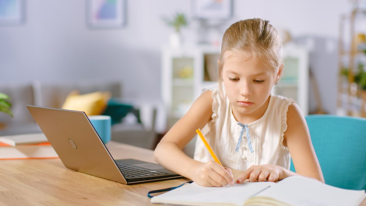 Cinci Sfaturi UNICEF Pentru Părinți: Cum Să-ți Ajuți Copiii Să învețe ...