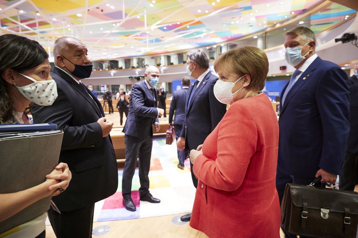 FOTO/VIDEO | Imagini Virale La Consiliul European: Iohannis și Liderii ...