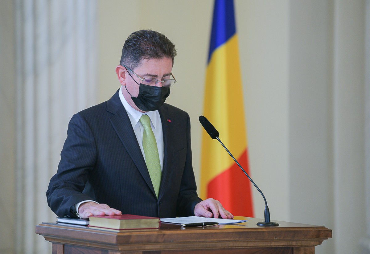 Bogdan Chiriţoiu, La Al Treilea Mandat De Preşedinte Al Consiliului ...