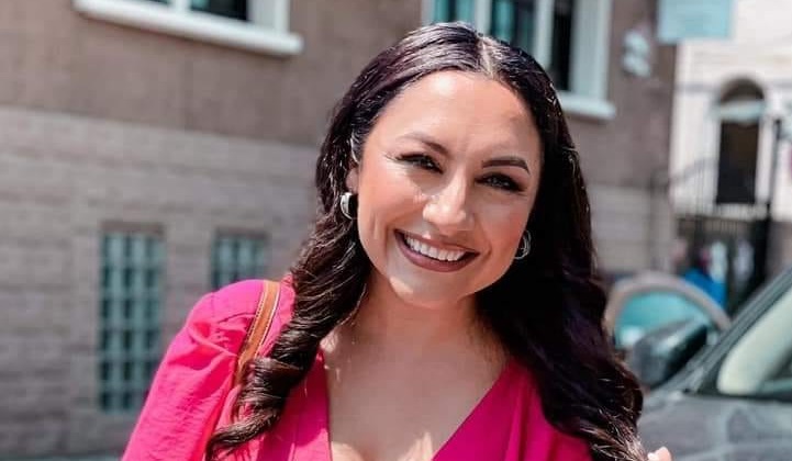 Andra Aproape De Nerecunoscut Pe Aeroportul Din Iași. Cum S-a îmbrăcat ...