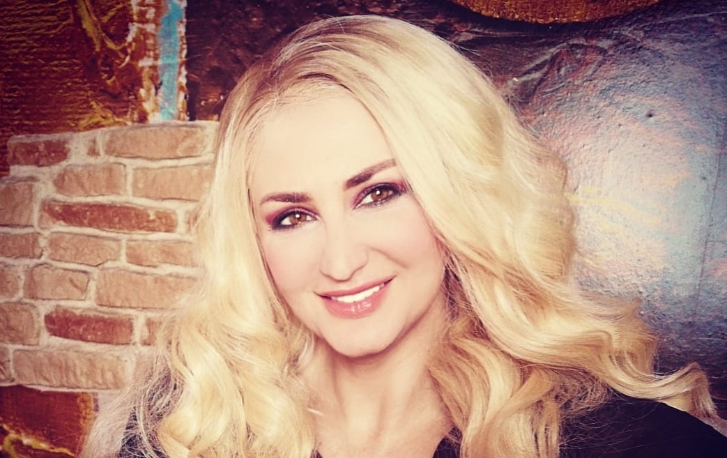 Julia Chelaru Rupe Tăcerea La 4 Ani De La Divorțul De Bogdan Jianu. Ce ...