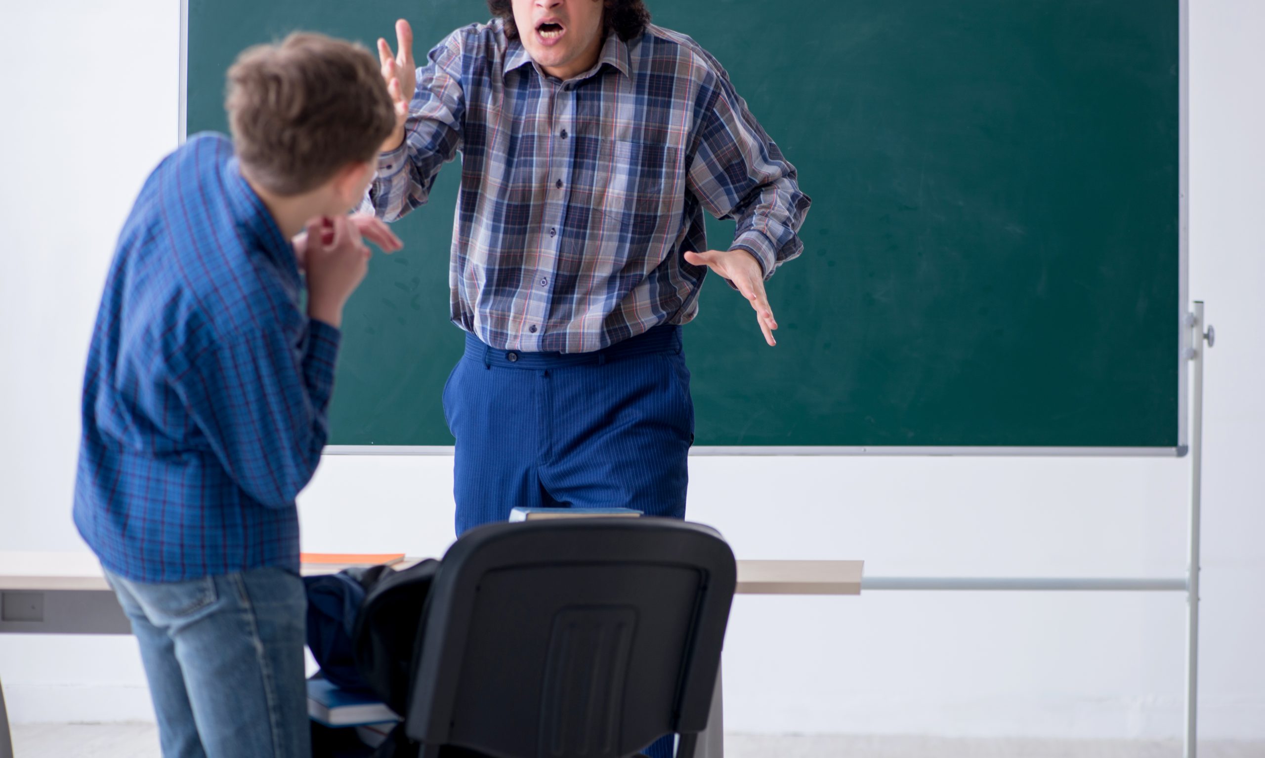 Enervat Pe „haosul” Din Clasă, Un Profesor și-a Făcut Elevii „cretini ...