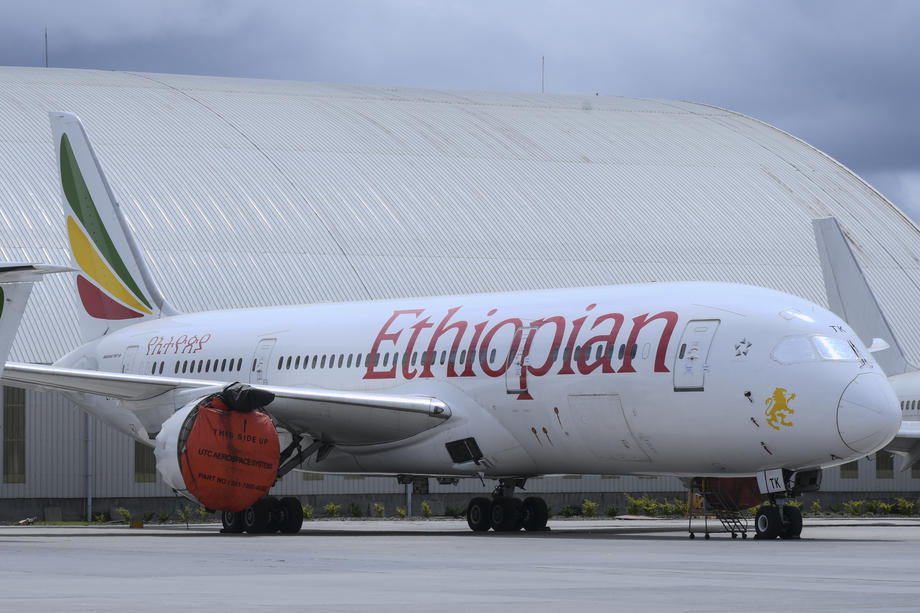 Un Avion A Ratat Aterizarea După Ce Ambii Piloți Au Adormit în Timpul ...