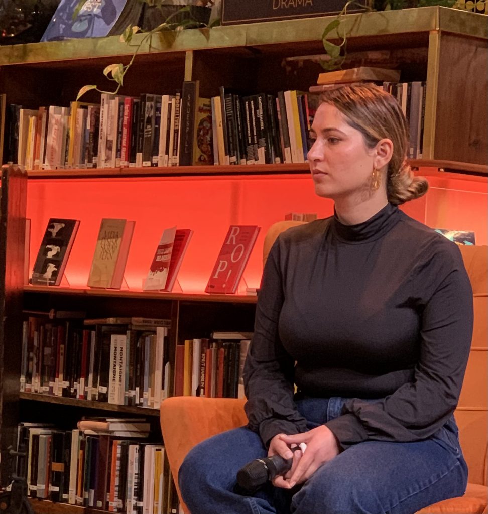 O Tânără Doctorandă Romă Reinterpretează Imnul Cu Un Mesaj La Care ...