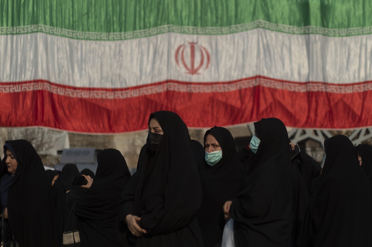 Poliţia Din Iran Reîncepe Supravegherea Portului Vălului Musulman. Ce ...