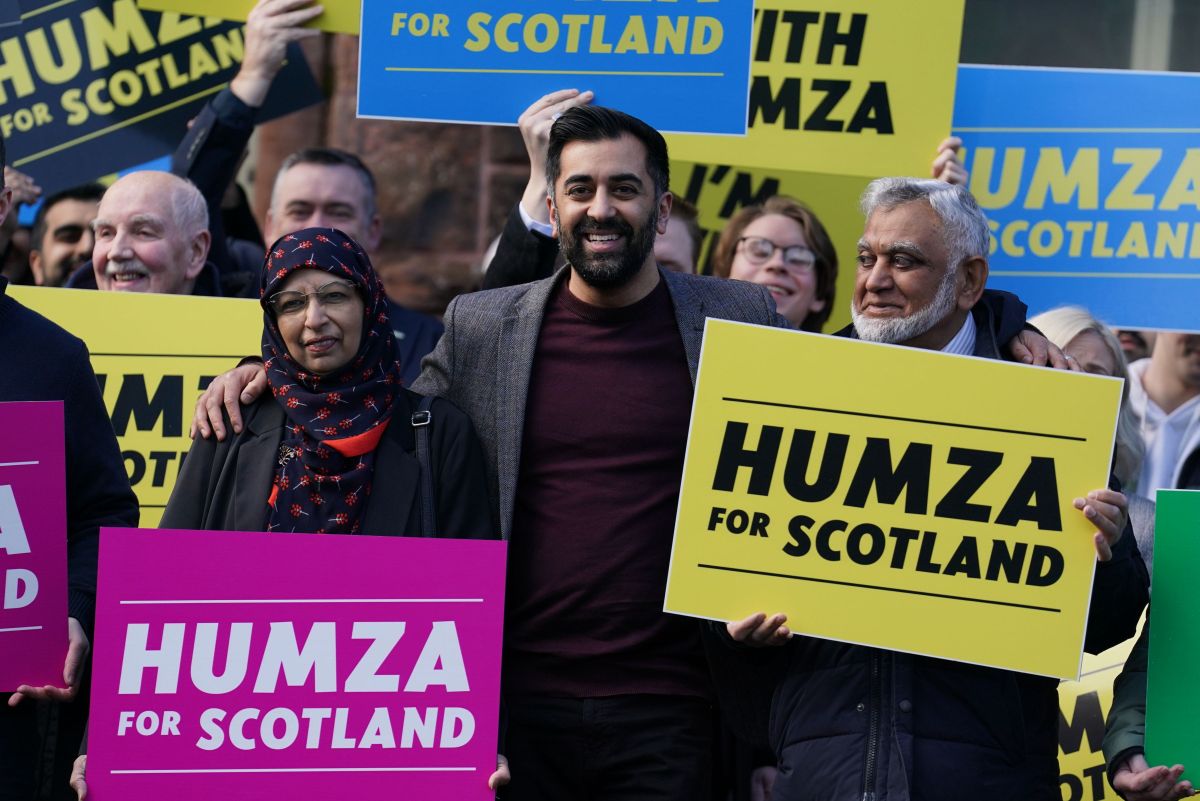 Humza Yousaf, Un Politician Cu Origini Pakistaneze Născut La Glasgow ...