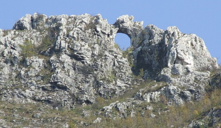 Oase Umane, Un Rucsac și îmbrăcăminte, Descoperite în Cheile ...