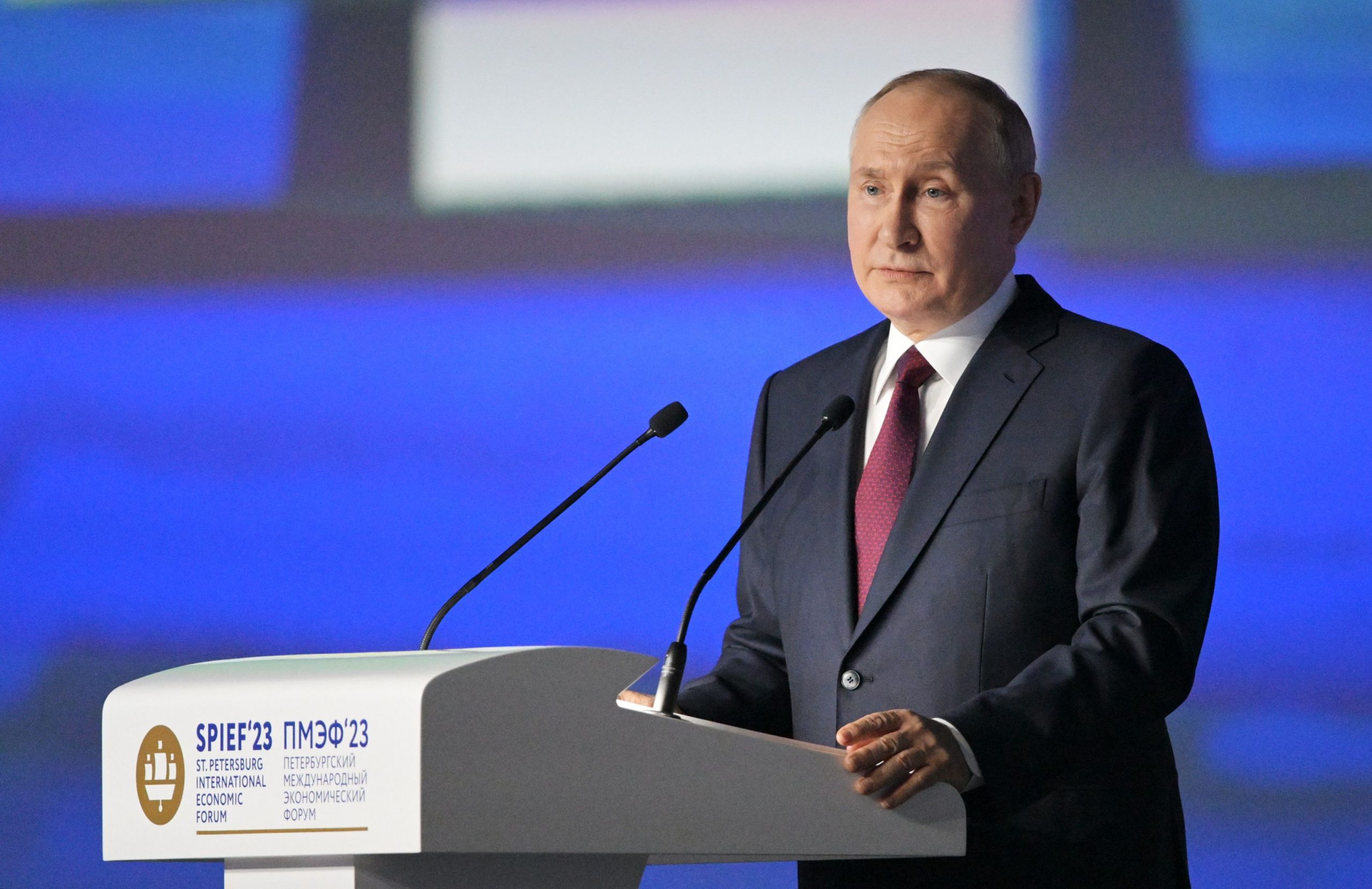 Vladimir Putin Spune Că Armele Nucleare Trimise De Rusia în Belarus ...