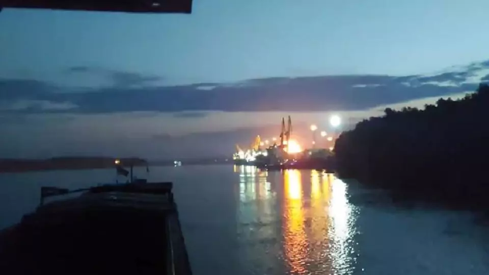O Navă Românească A Fost Avariată De Bombardamentul Rusesc Asupra ...