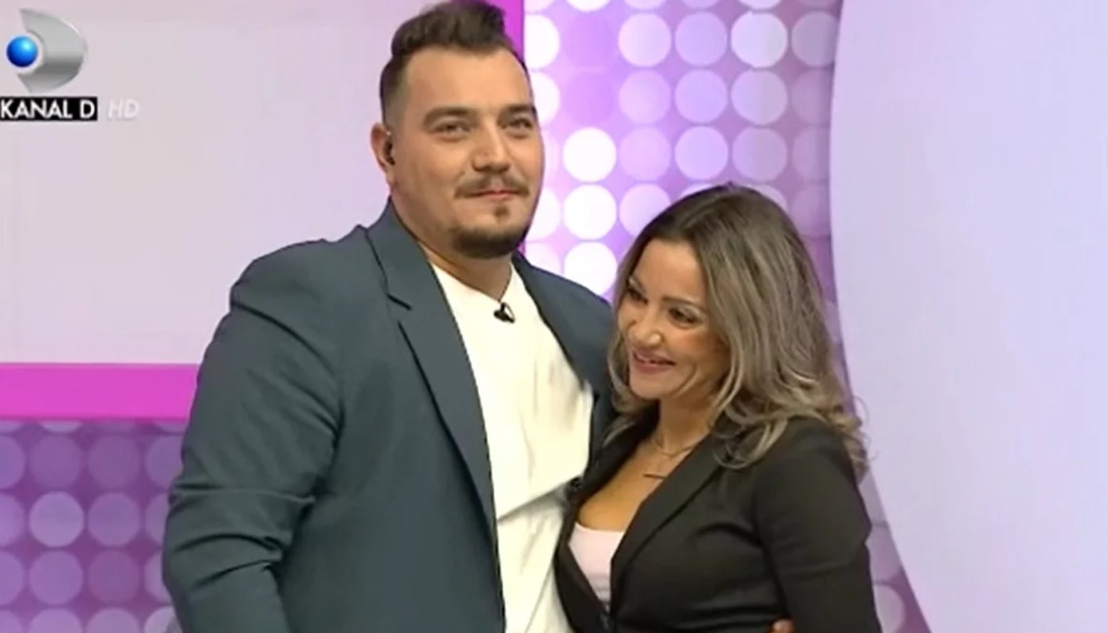 Bursucu Se Căsătorește Cu Andreea După 11 Ani De Relație. Cum A Fost ...