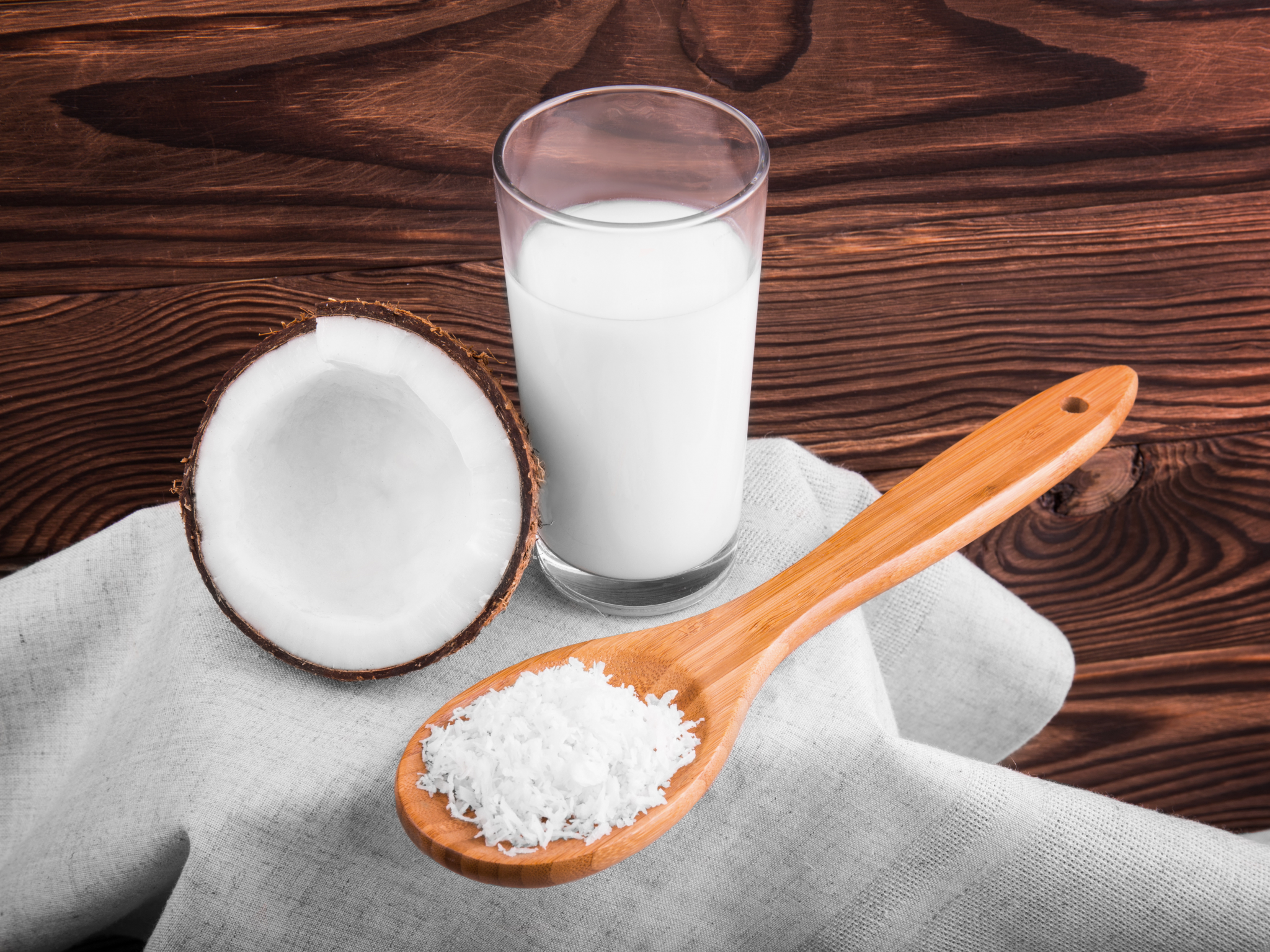 Lapte De Cocos - Beneficii și Cum Se Face Laptele De Cocos Acasă ...