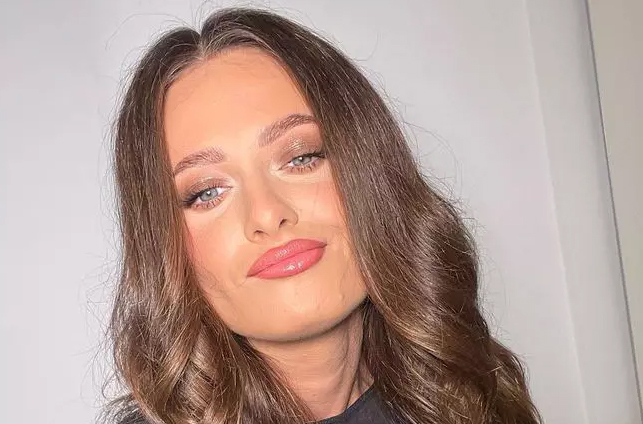 Raluka și Iubitul Ei, Care E Mai Mare Cu 20 De Ani Decât Ea, S-au Mutat ...