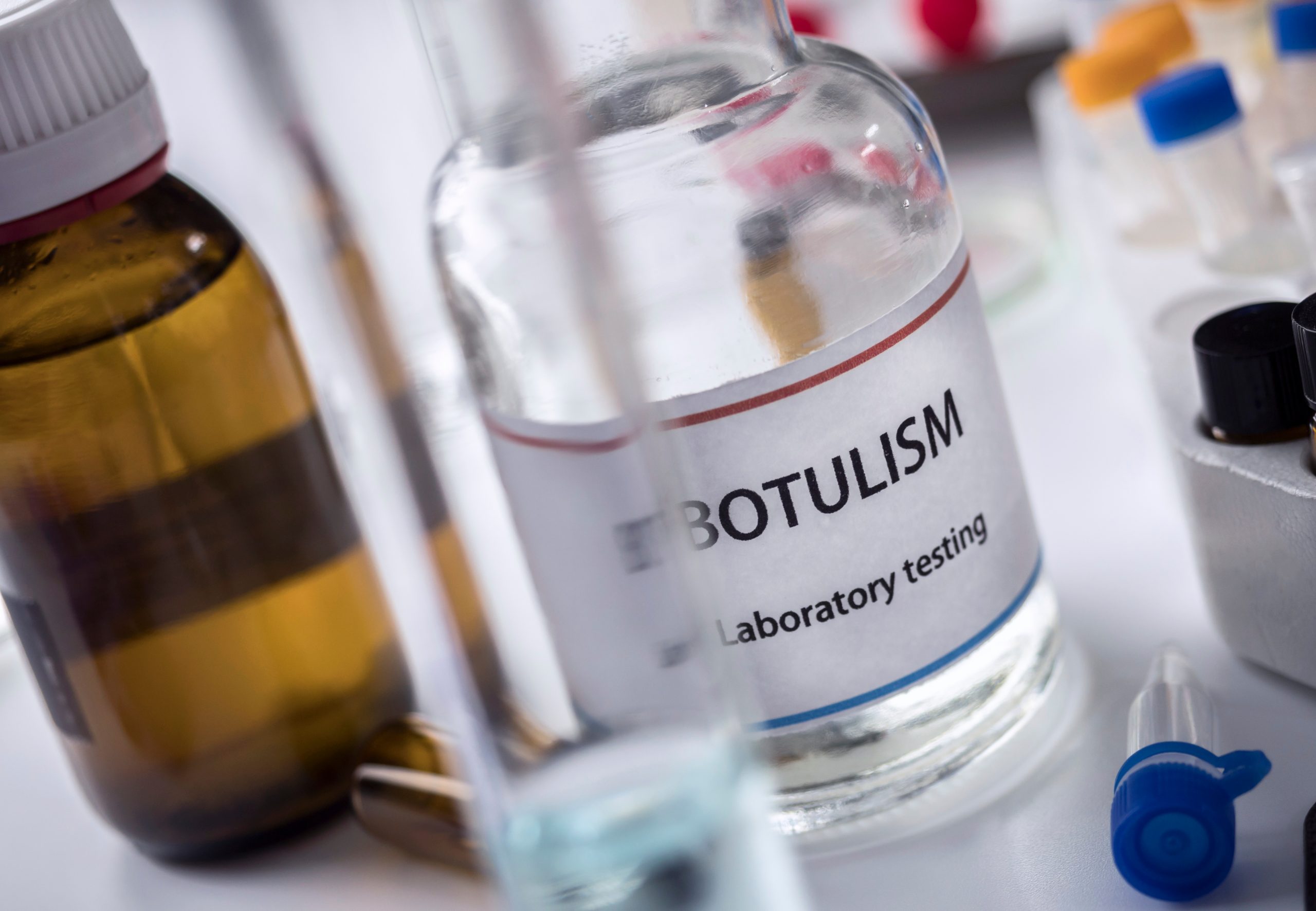 Trei Arestări în Legătură Cu Alerta De Botulism Din Rusia. 120 De ...