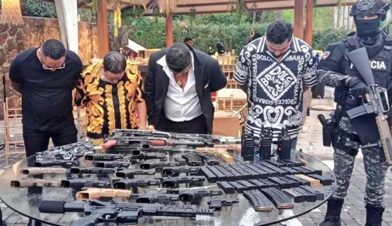 „Narcofiesta” Cu 34 De Arestări. Poliția L-a Săltat Pe „Rățușcă ...