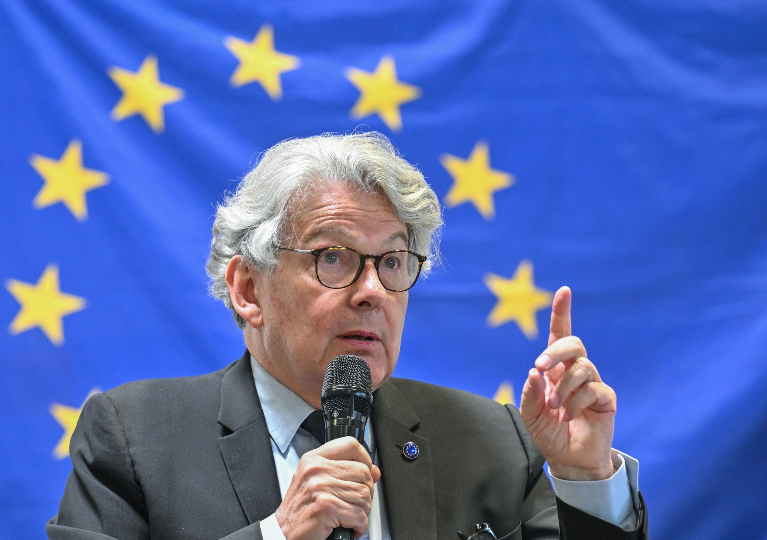 Comisarul European Thierry Breton Demisionează Din Funcţie şi O Acuză ...