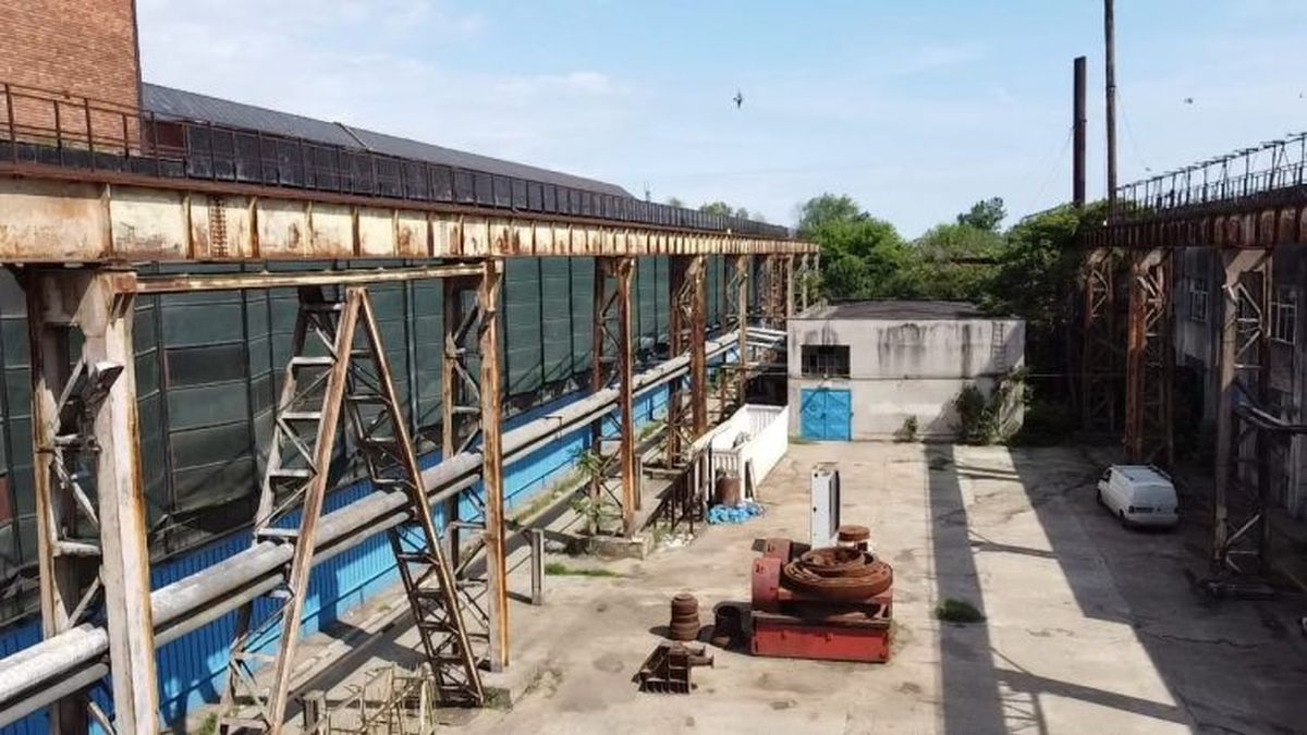 Fabrica Titan Mașini Grele, Fosta IMUAB, Este Scoasă La Vânzare. Zona ...