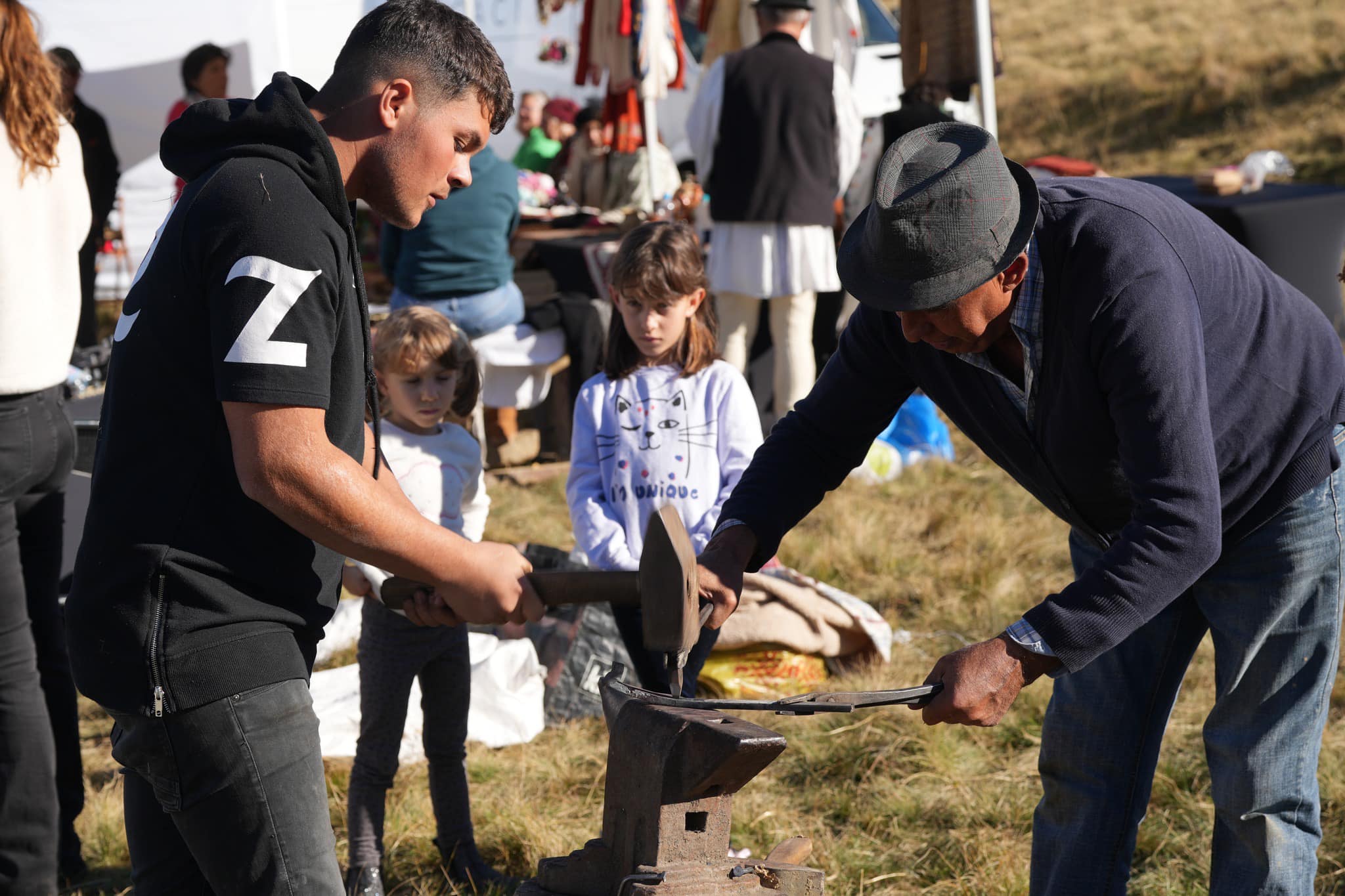 Meșterul Fierar Marin Vasile Din Județul Argeș A Fost Declarat Tezaur ...